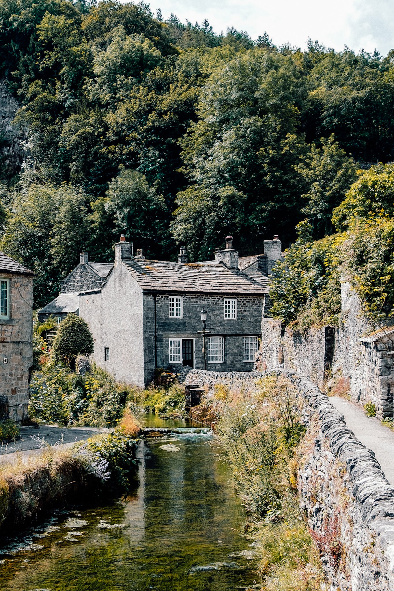 WINNATS PASS WALK IN THE PEAK DISTRICT: A PHENOMENAL TRAIL