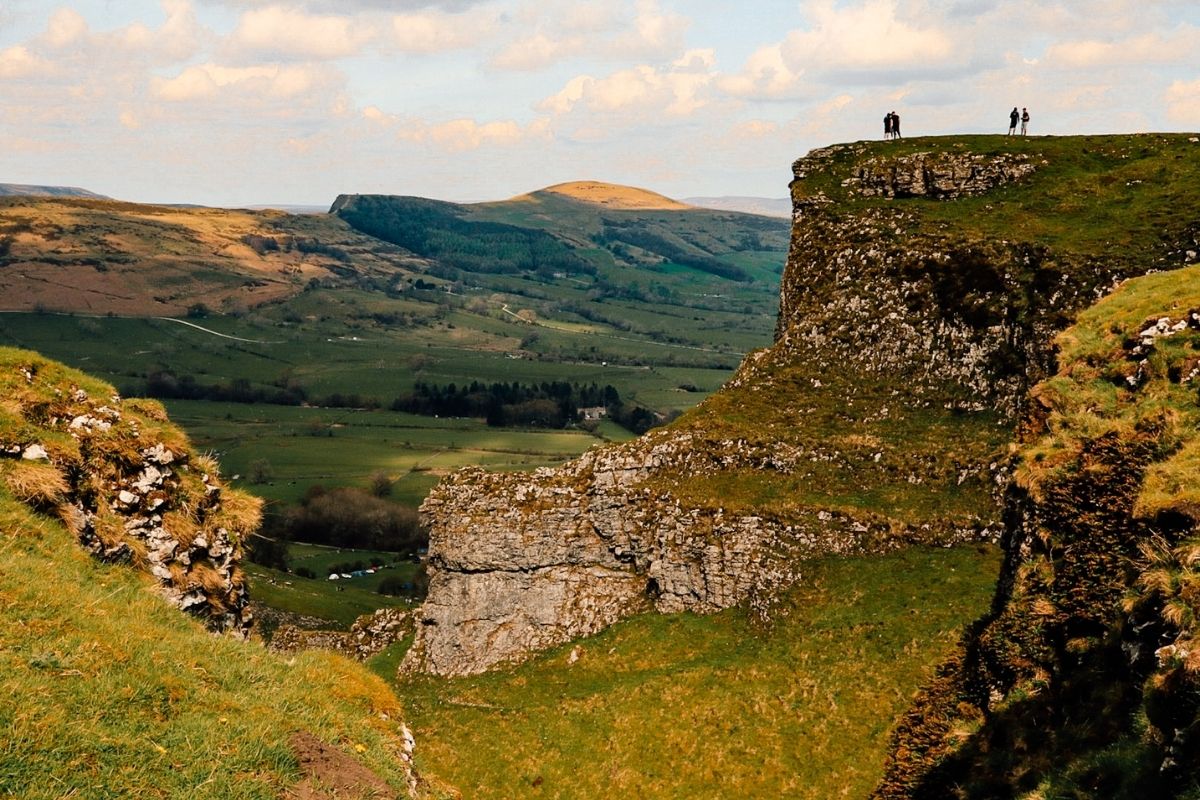 WINNATS PASS WALK IN THE PEAK DISTRICT: A PHENOMENAL TRAIL