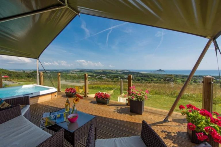 GLAMPING IN CORNWALL WITH A HOT TUB: 14 BEST SITES