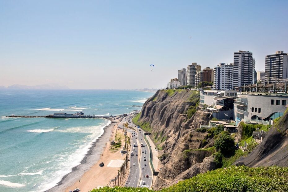 Miraflores Peru: A Guide to Lima's Tourist District From a Local